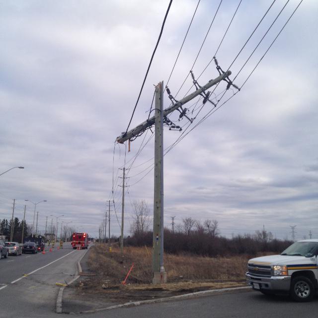 Weird pole break! : r/ottawa