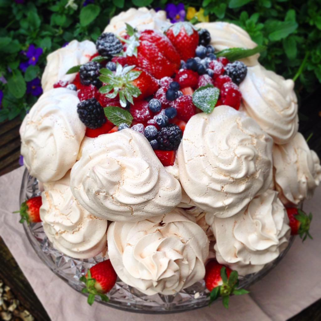 Pavlova Best Bits – The Sunday Baking Club