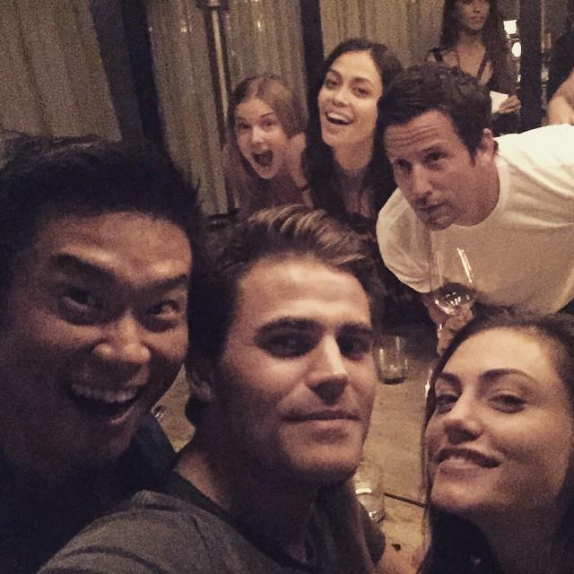 Emily Vancamp Und Paul Wesley