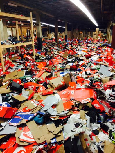 Baltimore: Family shoe shop 'looted' during rioting - ITV News