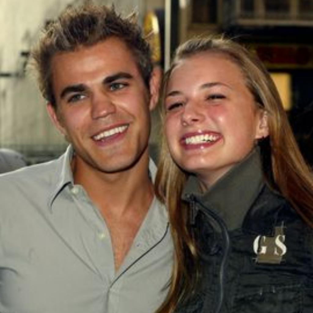 Emily Vancamp Und Paul Wesley