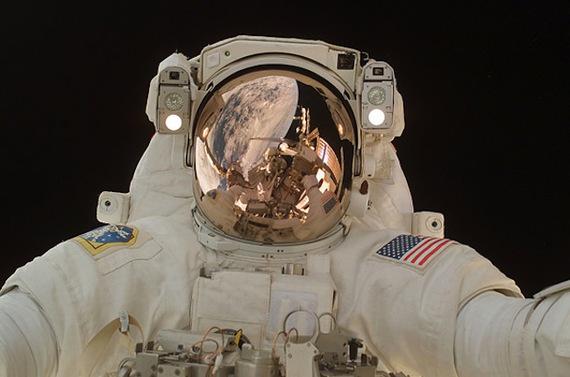 didyouknow The Visor Of An Astronauts Space Helmet Has A Thin Coating didyouknow-the-visor-of-an-astronauts-space-helmet-has-a-thin-coating