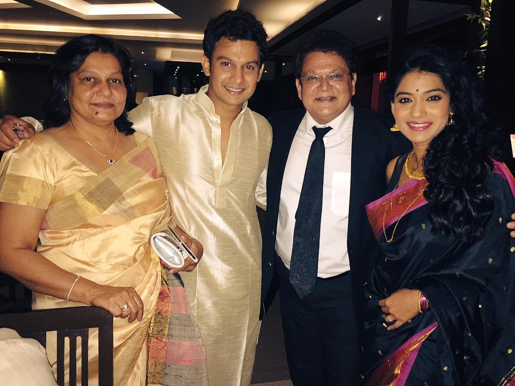 Mahesh Kothare Family Photo