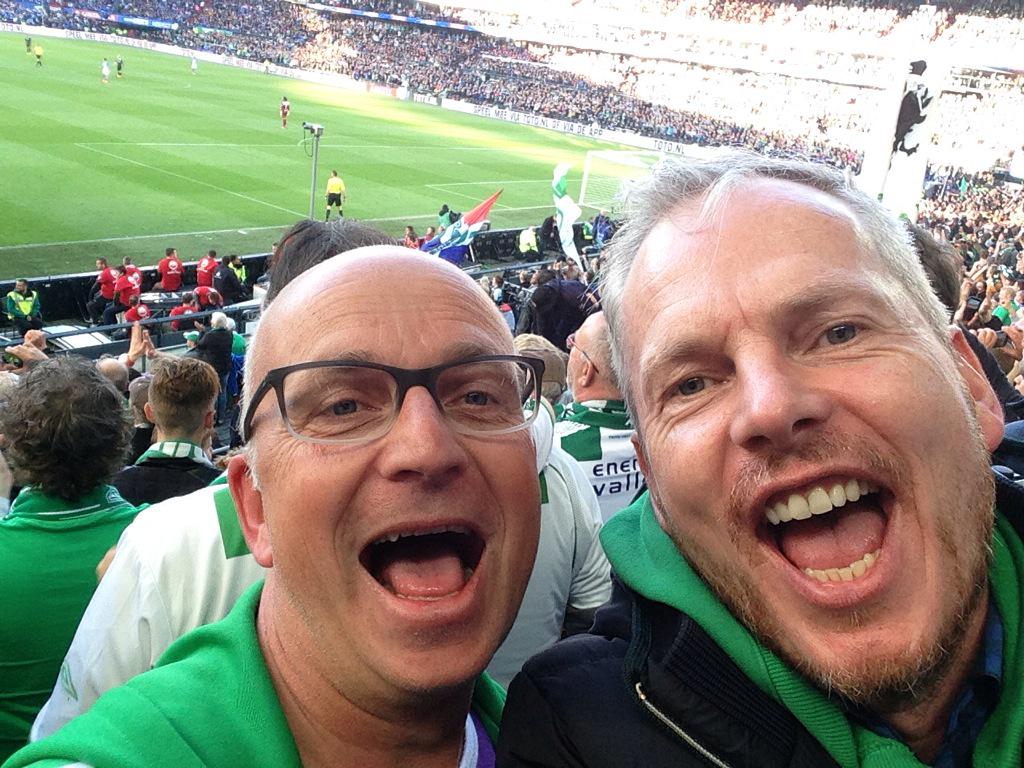 Jan Peter Rake on Twitter: "Wij vieren feest ... #bekerfinale #zwogro #050 http://t.co/p2CWzRxecP"