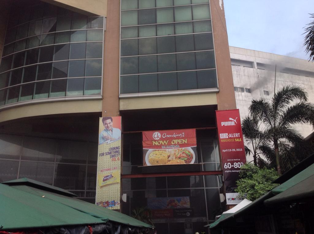 ONGOING: Fire at the Victory Mall in Monumento, Caloocan ...