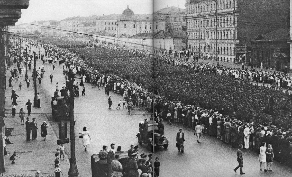 German POWs: German POWs march in Moscow #Russia in 1944