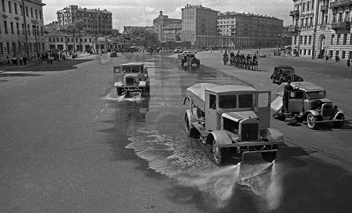 German POWs: German POWs march in Moscow #Russia in 1944