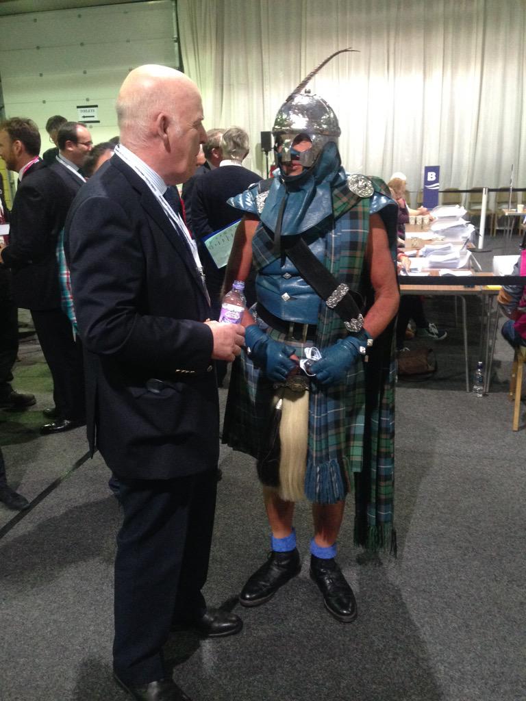 Independent candidate Jesse Rae arrives in Kelso | Border - ITV News