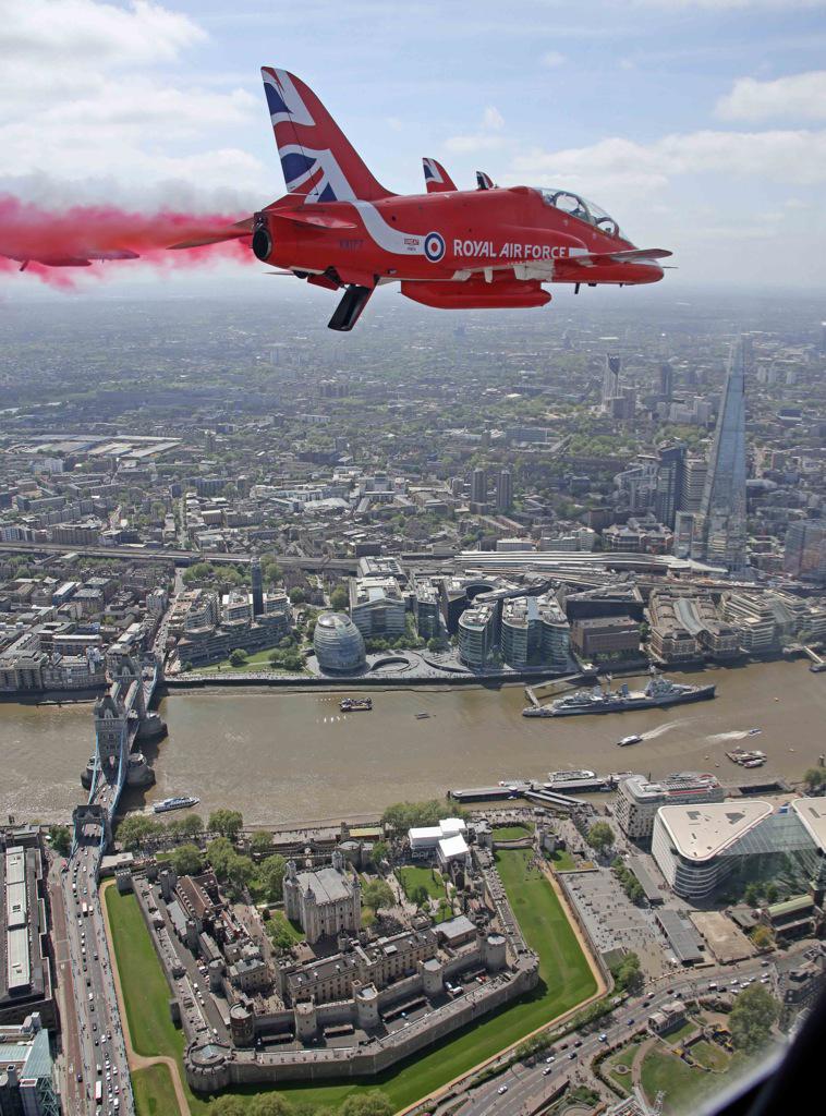 The Red Arrows over London to mark the 70th anniversary of Victory in ...