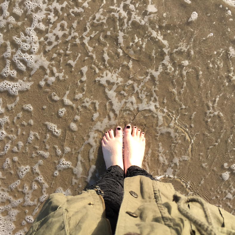 Mary Mouser Feet
