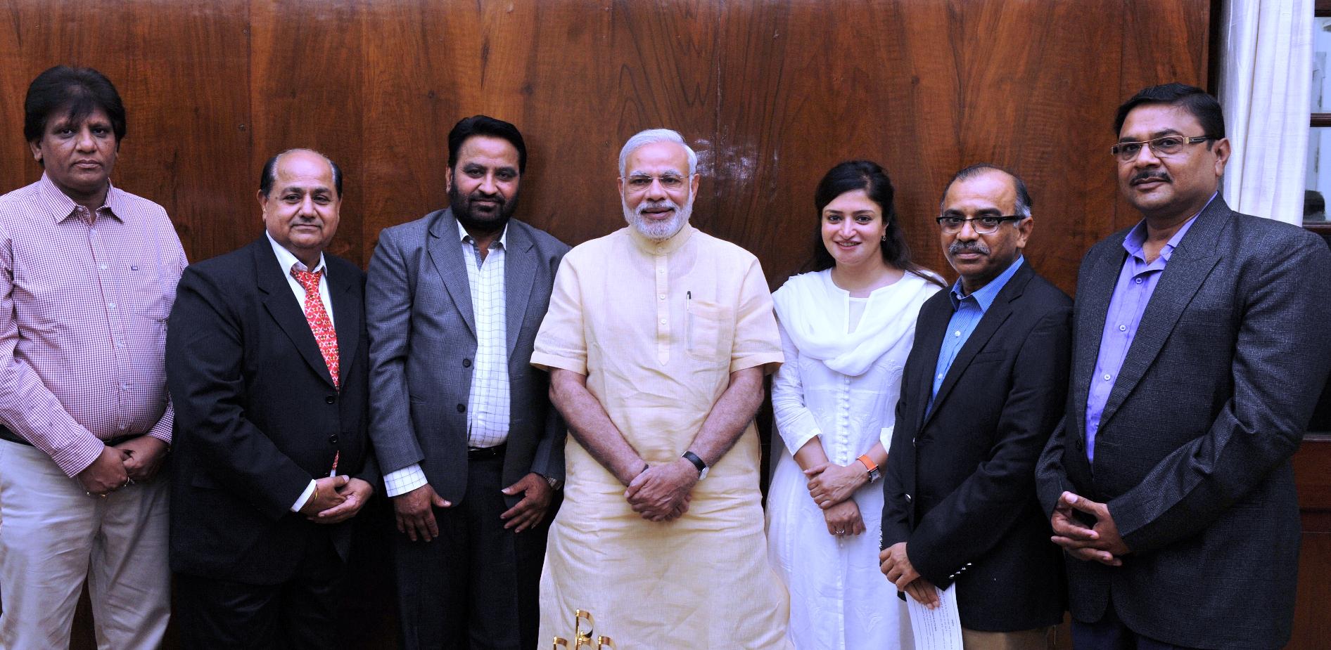 DeshGujarat on Twitter: "Jamnagar(Gujarat) MP Poonamben Madam called on the PM today with a ...