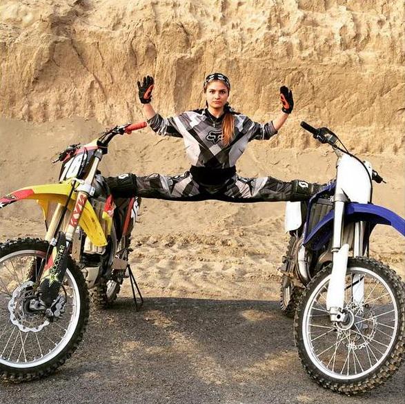 Courageous woman rides bikes against laws and convention in Iran : r ...