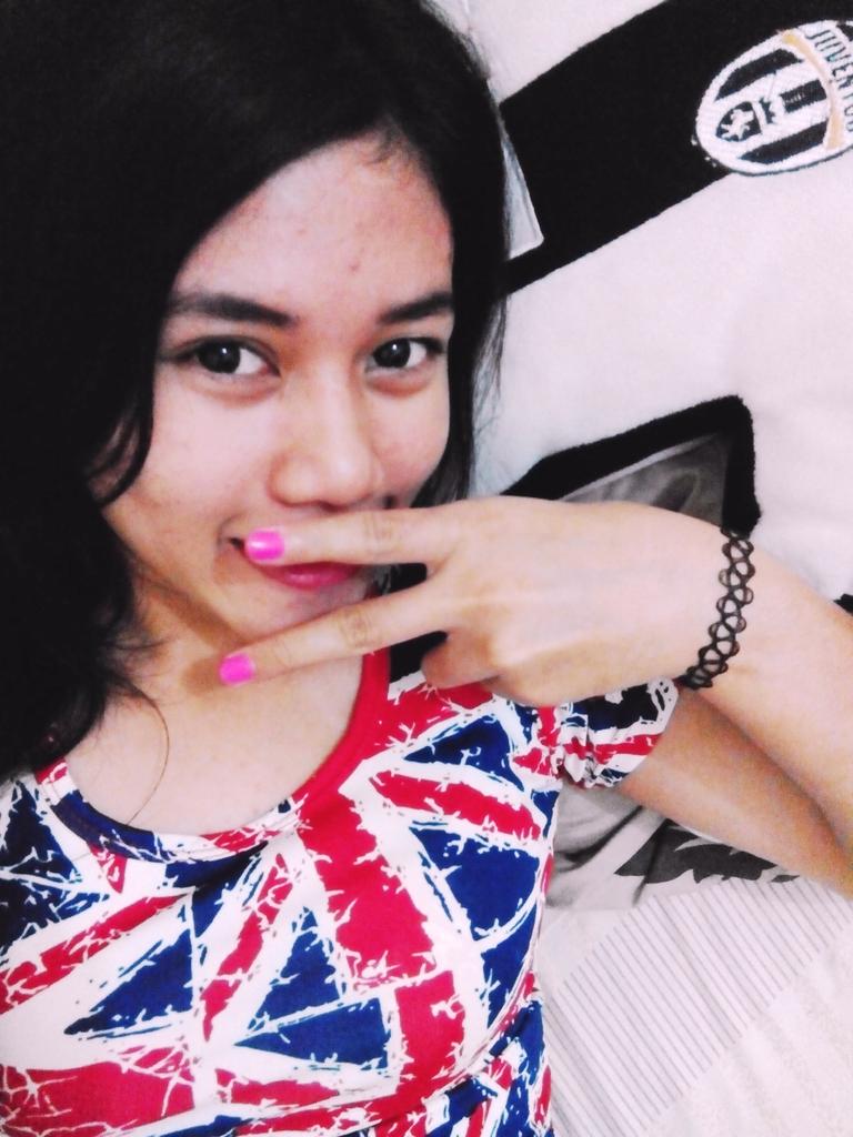 Ribka grace on Twitter: "Ea.. Nunggu hujan kelar kek gini la tingkah hahaha:v http://t.co ...