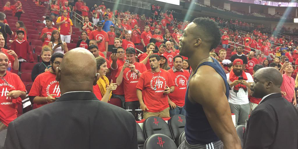 Dwight Howard hung around the arena and waited out a storm with Rockets ...