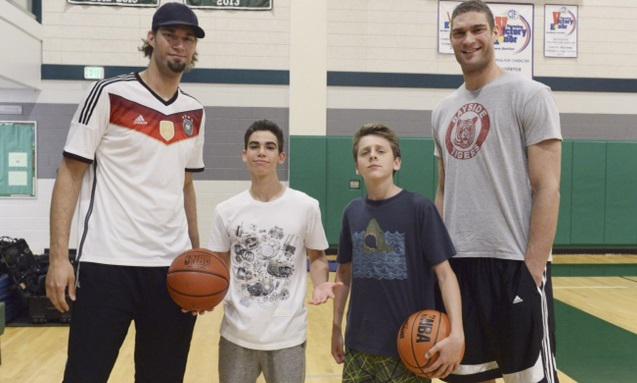 How Tall Is Robin Lopez