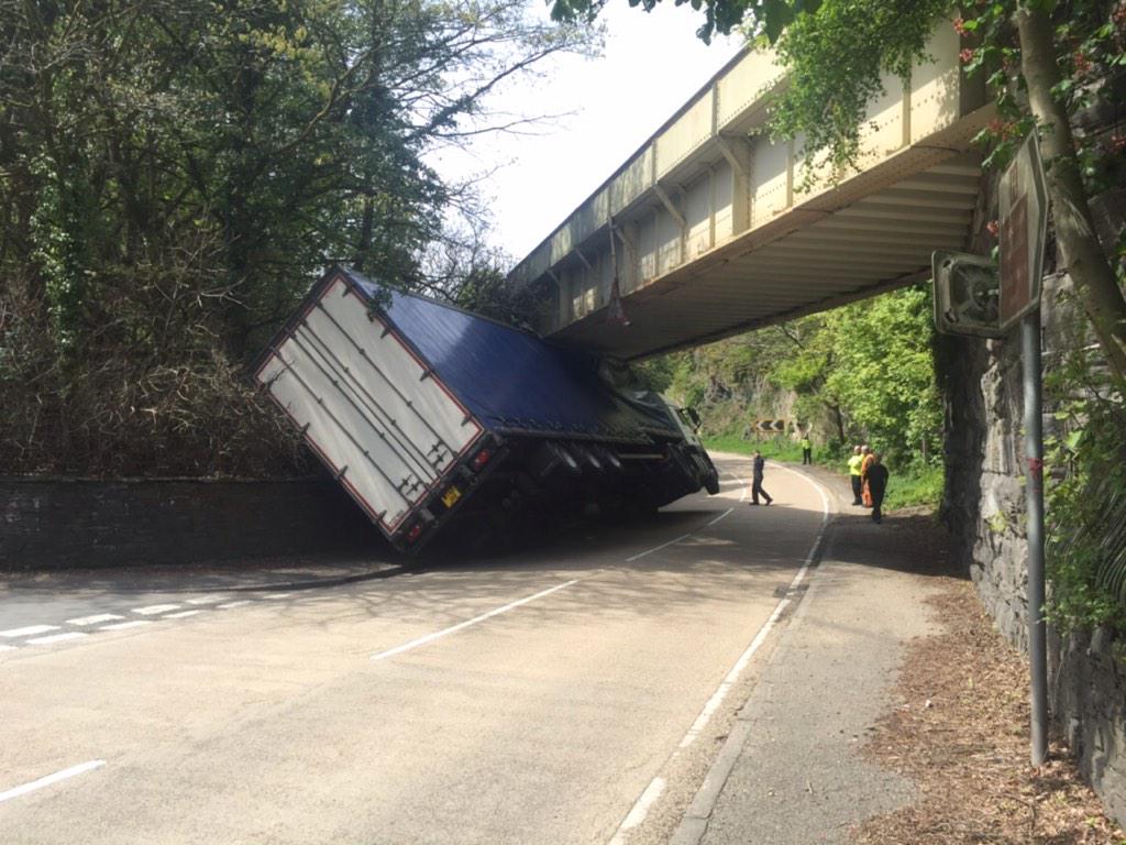 Lorry stuck under bridge is cleared | Wales - ITV News