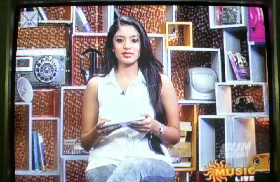 Vj Diya Menon Sun Music Anchor | Veethi