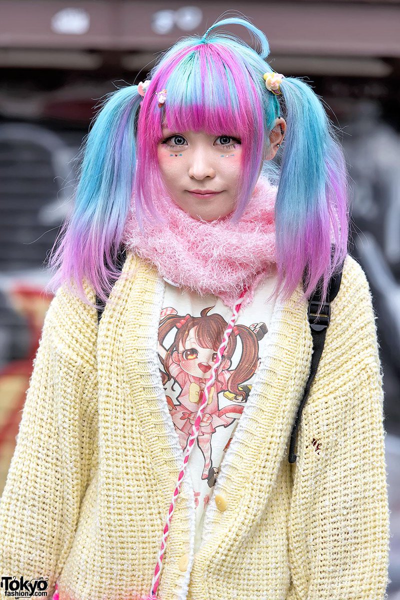 Harajuku girl w/ cute anime-inspired ahoge hair, twintails, striped ...