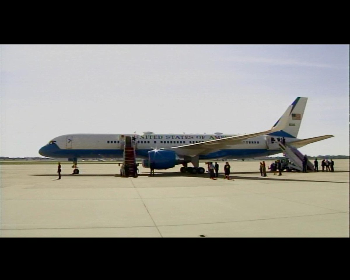 Usaf c32 boeing 757 serving as air force one today to accommodate ...