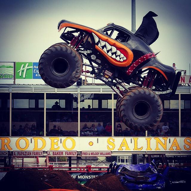 Monster Mutt Rottweiler Monster Truck
