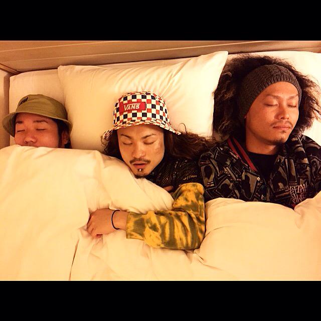 KENTA WANIMA on Twitter: "今日も仲良く寝よか。 藤原が西田にばれんように私を誘って来ます。 私はただ夢の中でワンチャン狙いたいだけなのに。 足でツンツンしてくる。冷汗 ...