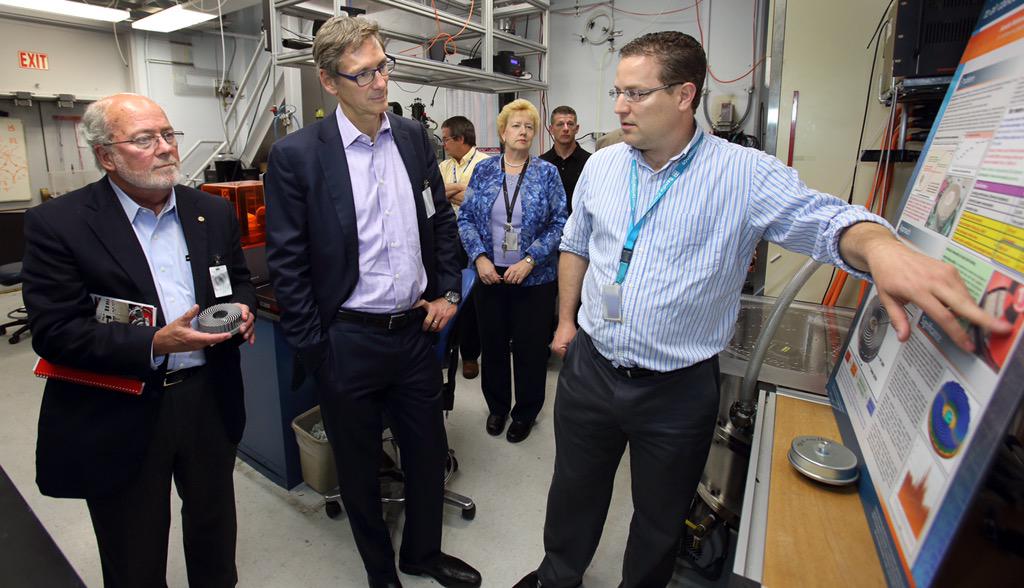 Tom Linebarger, CEO Cummins, learns about Sandia's Cooler tech during a ...