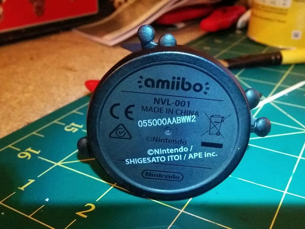 Manufacturing defect on amiibo base : r/amiibo