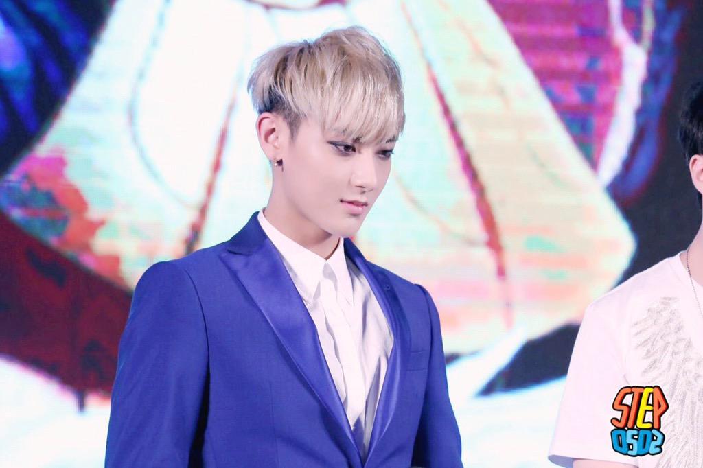 صور | 150603 تاو في المؤتمر الصحفي للعبة The Almighty Team | Exo Arab Fans