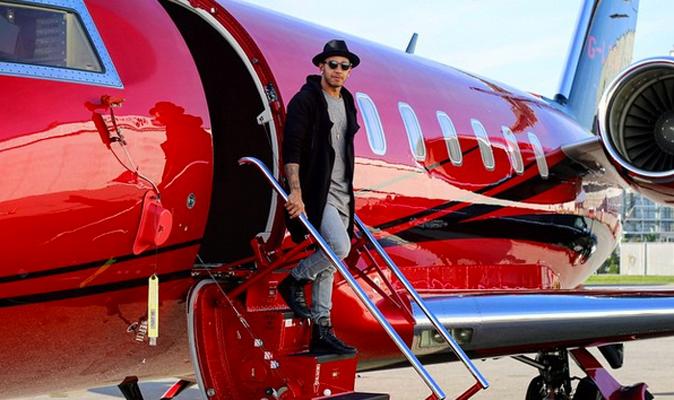 Lewis Hamilton arrives in Montreal in swanky private jet ahead of ...