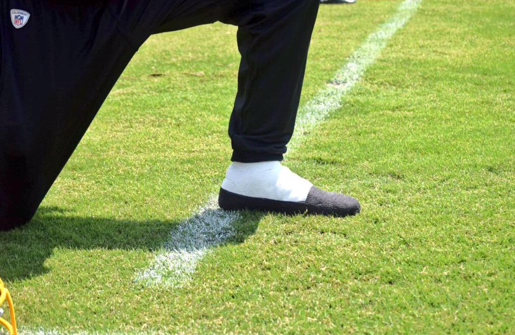 Redskins NachoLyfe taped cleats to look like Chuck Taylors, slippers ...