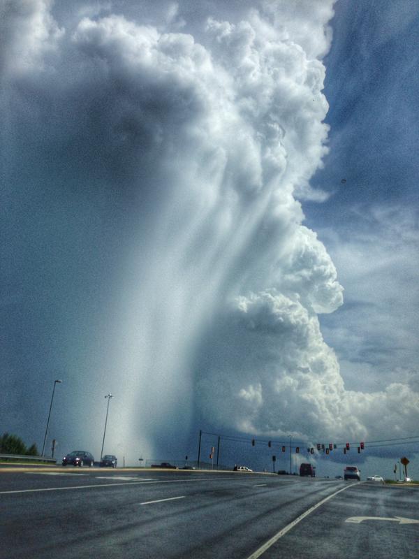 An incredible rain shaft photo captured by linzcap near Ashburn ...