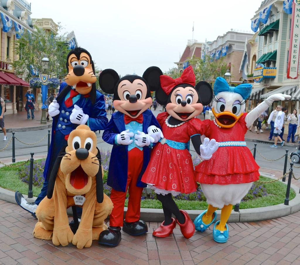 Disney Characters on Pinterest | Disneyland, Donald Duck and Tokyo