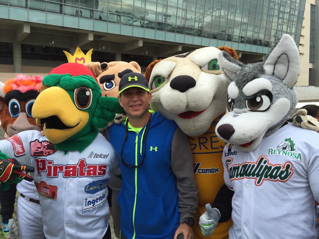 Tigre participando en la Carrera de Botargas 2015 de Televisa Deportes ...