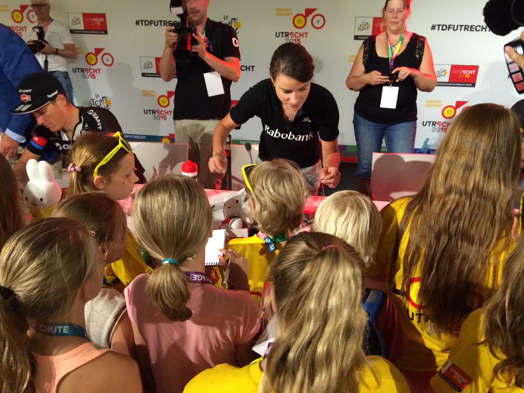 Les enfants dans la peau des journalistes / Kids press conference: Kids ...