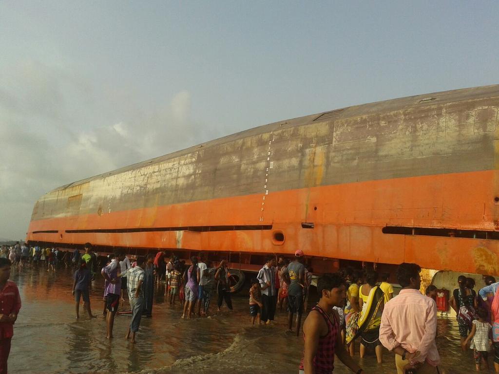 A ship that sank 8 days ago in sea, resurfaces at Daman coast (photos ...