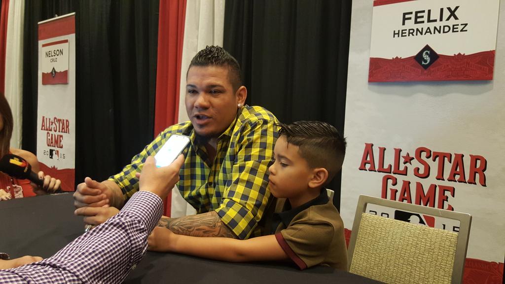 King Felix and Prince Jeremy being cute : r/Mariners