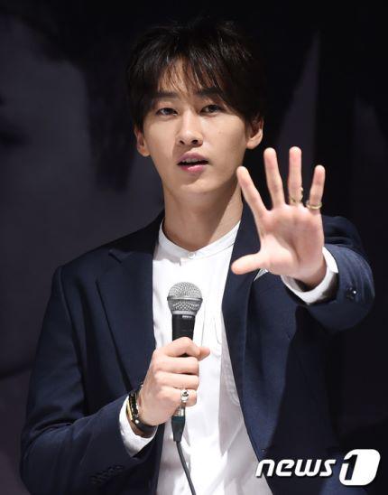 [15.07.15] CONFERENZA STAMPA PER IL NUOVO ALBUM SPECIALE “DEVIL” CON I SUPER JUNIOR #EUNHYUK # ...
