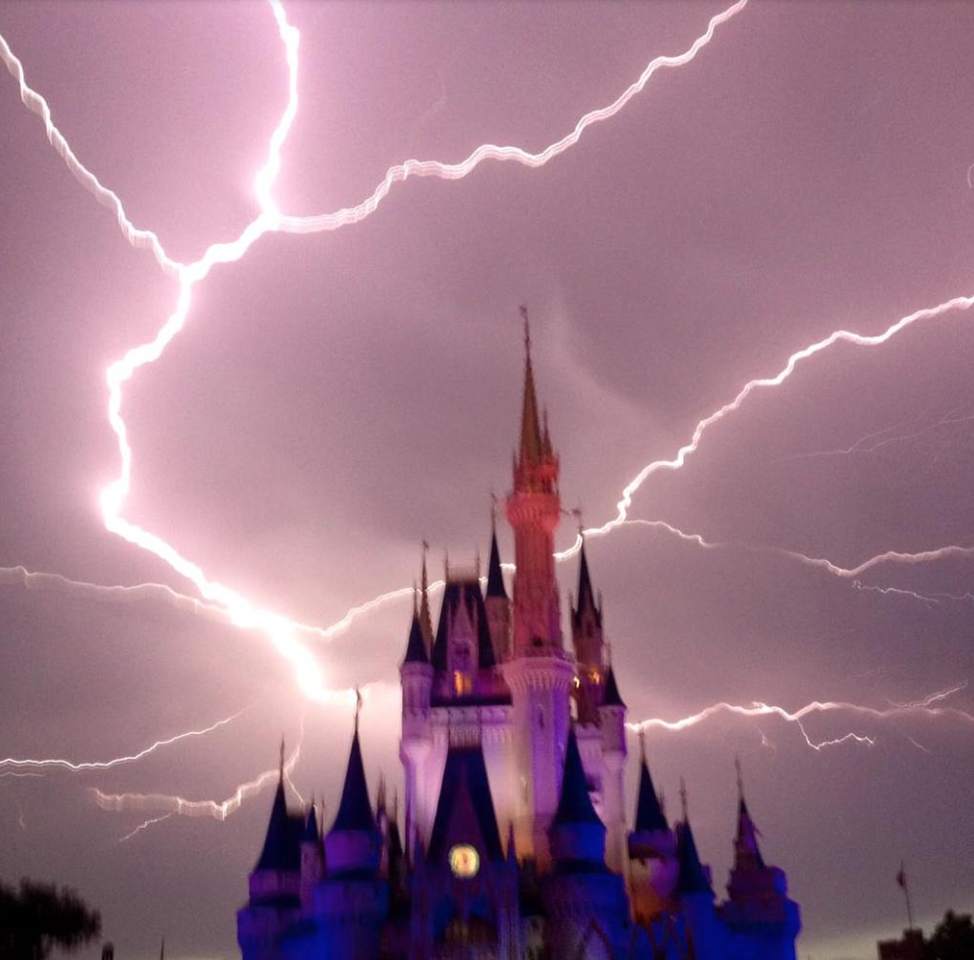 Lightning Strikes Magic Kingdom : PHOTOS Lightning Strikes Magic ...