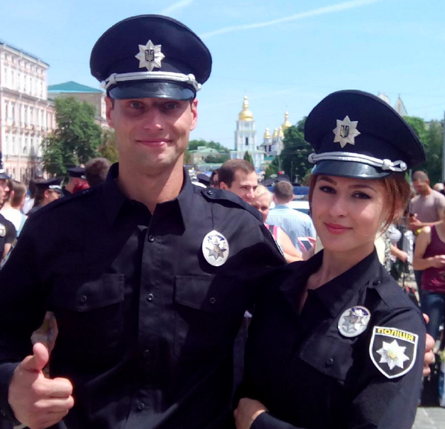 Police force hires selfie-loving 'hot cops' to make law enforcement ...