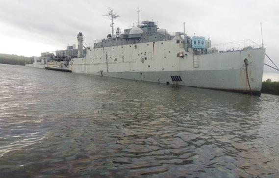 The USS Shadwell - a Navy landing ship dock - sunk in Mobile Bay ...
