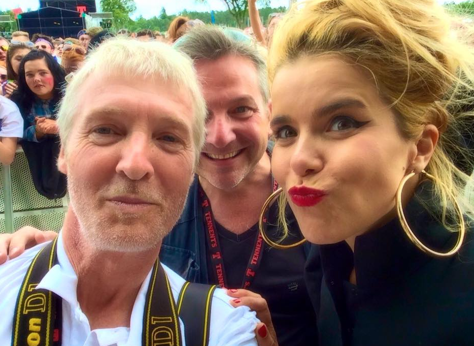 Scottish Sun photographer John Gunion practices his duck face with ...