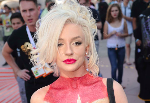 WOWZA. Courtney Stodden showed up to Comic-Con wearing nothing but body ...