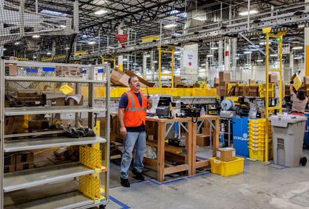 At new Amazon warehouse, human packers are auto-given optimal box ...