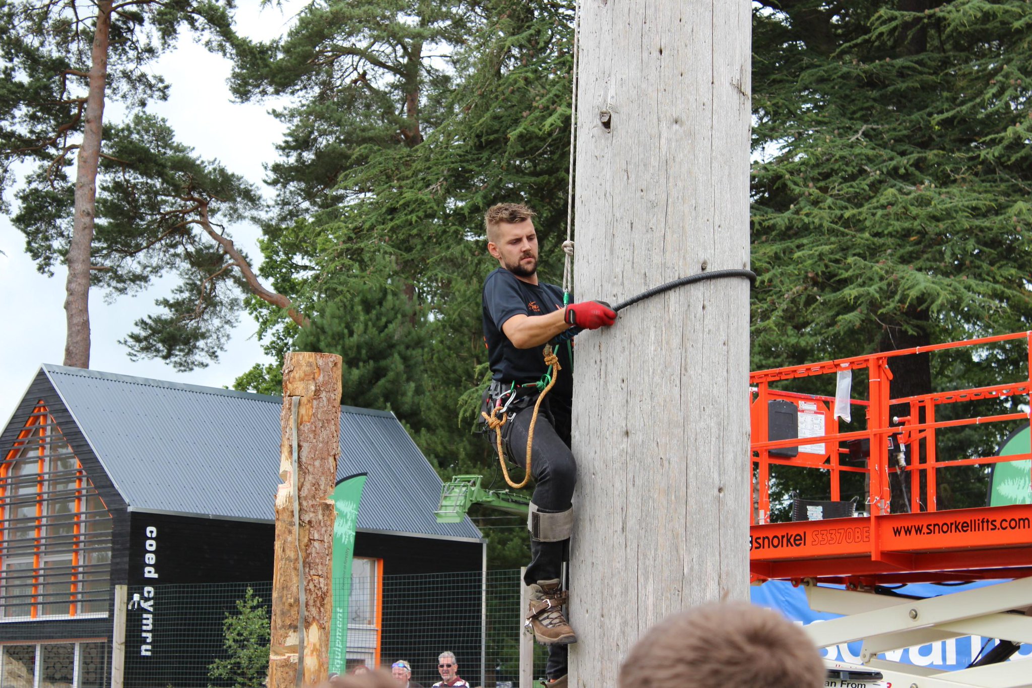 Reaseheath Alumni on Twitter: "Some fantastic #poleclimbing skills from Forestry&Arb alumni Dan ...