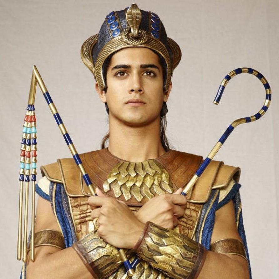 Tut – La Petit Muse