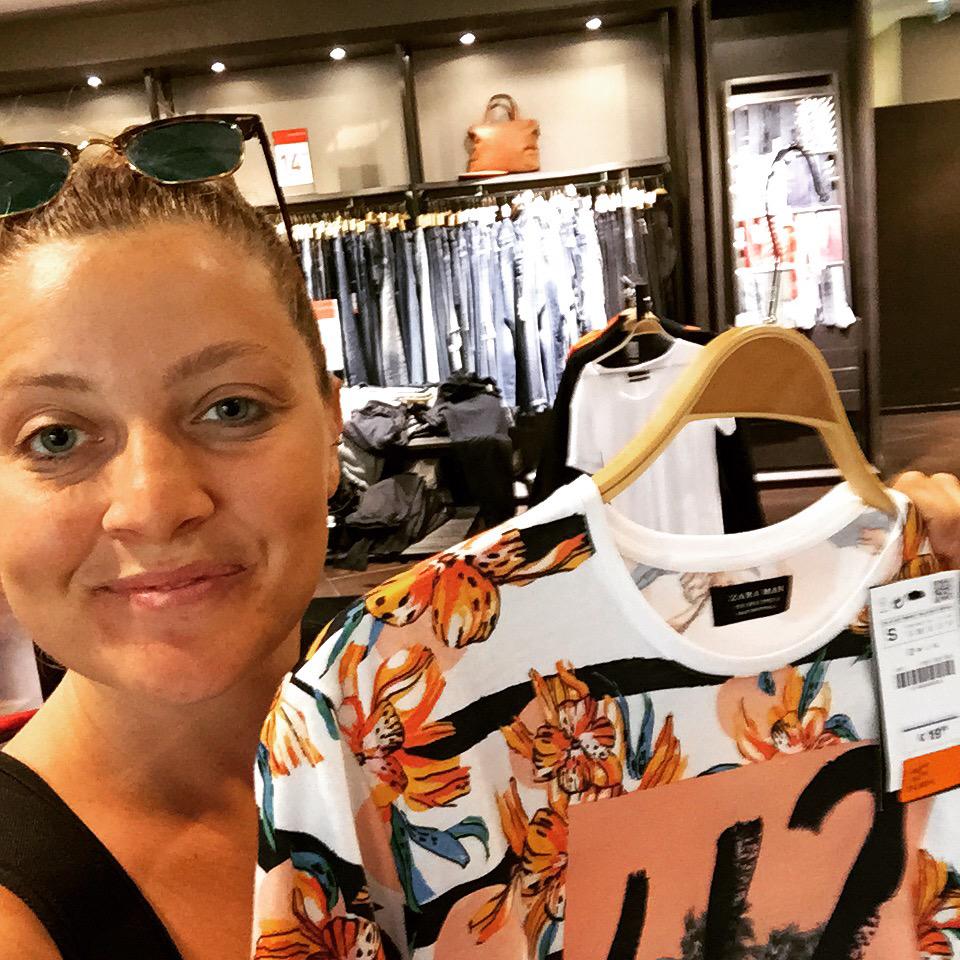 Noemi on Twitter: "Questa fantasia mi ricorda @thomas_cheval !! Avete comprato il suo EP http ...