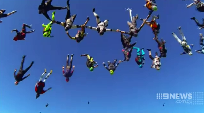 164 skydivers set a world record over Illinois, creating the largest ...