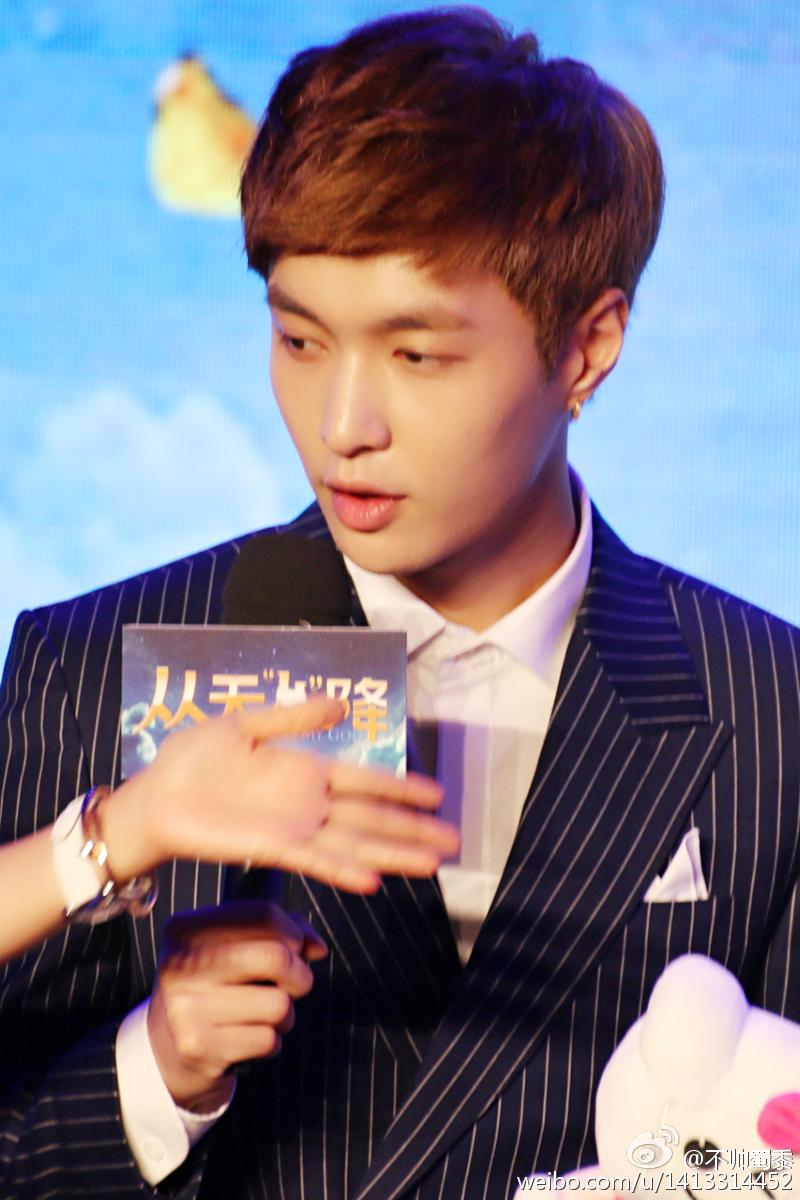 صور | 150804 لاي في المؤتمر الصحفي لفيلم Oh My God | Exo Arab Fans