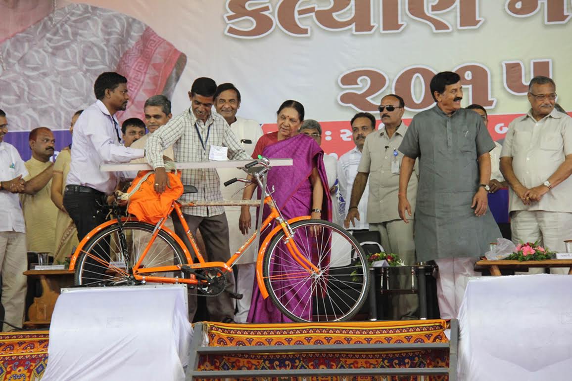 Gujarat CM launches 8th round of Garib Kalyan Melas from Bochasan ...