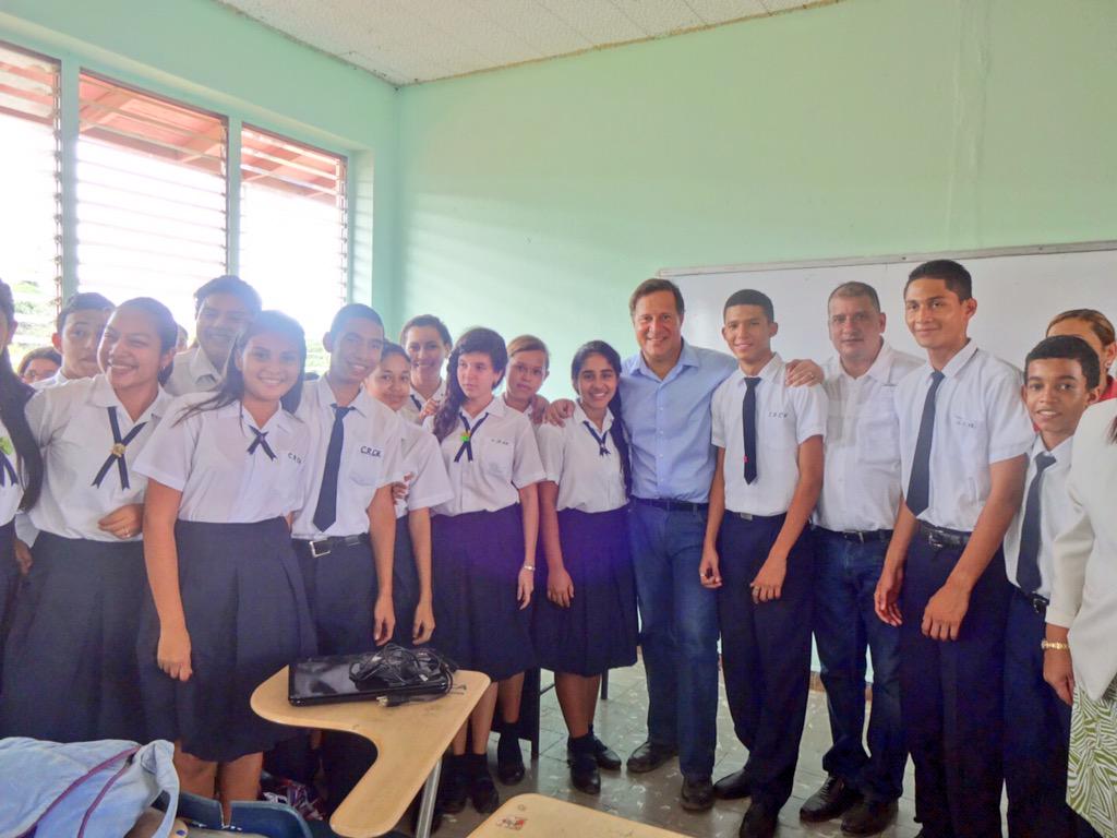 En este momento el Pdte. JC_Varela inspecciona obras de ...